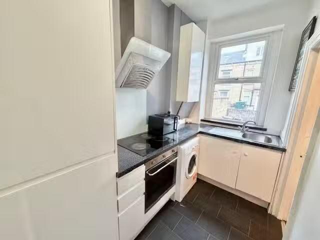 3 bedroom house for rent in Westfield Terrace, Halifax, HX1