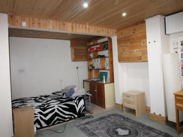 3 bedroom house for rent in William Street, Hyde Park, Leeds, LS6