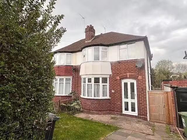 3 bedroom house for rent in Windsor Grove, Wordsley, Stourbrid.