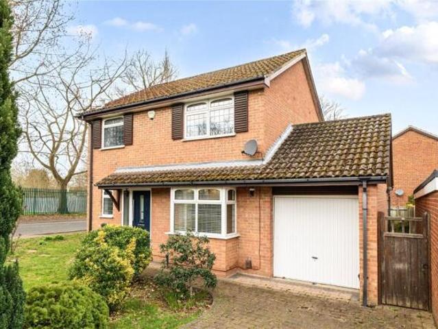 3 bedroom house for rent in Thames Drive, Ruislip, HA4