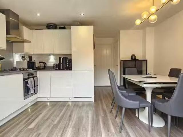 3 bedroom house for rent in Thomas Drive, Castle Drive, Ebbsfl.