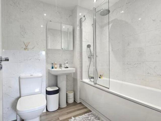 3 bedroom house for rent in Thomas Drive, Castle Drive, Ebbsfleet Valley DA10