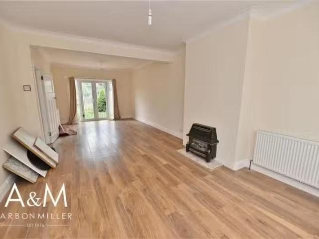 3 bedroom house for rent in Thornton Road, Ilford, IG1