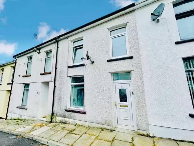3 bedroom house for rent in Thornwood Place, CF46