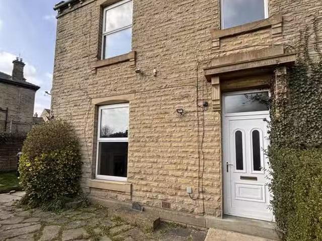 3 bedroom house for rent in Thornhill Bridge Lane, Brighouse.