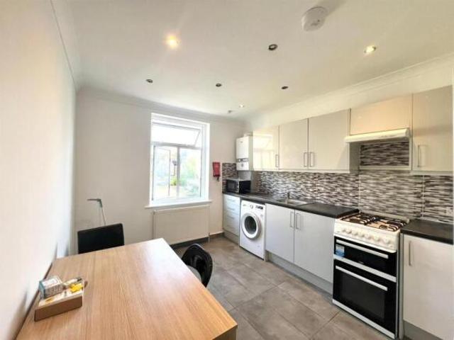 3 bedroom house for rent in Three Bedroom Split Level Flat To Let in Coppermill Lane, Walthamstow, E17 £2,350 PCM, E17