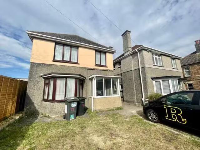 3 bedroom house for rent in Three Bedroom Student House, Kinso.