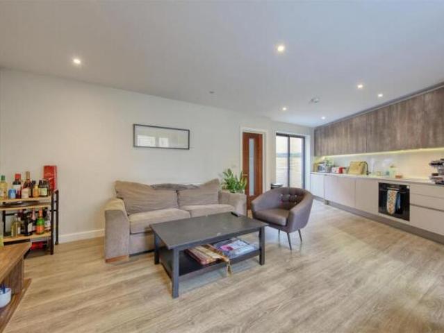 3 bedroom house for rent in Tilemakers Yard, London, SW18