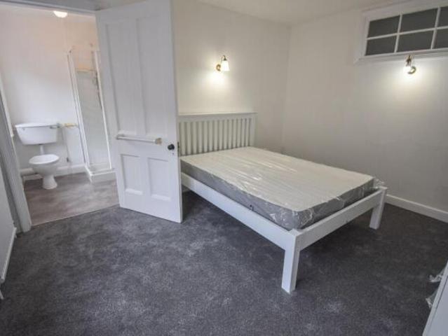 3 bedroom house for rent in Tilehurst Road, Reading, RG1