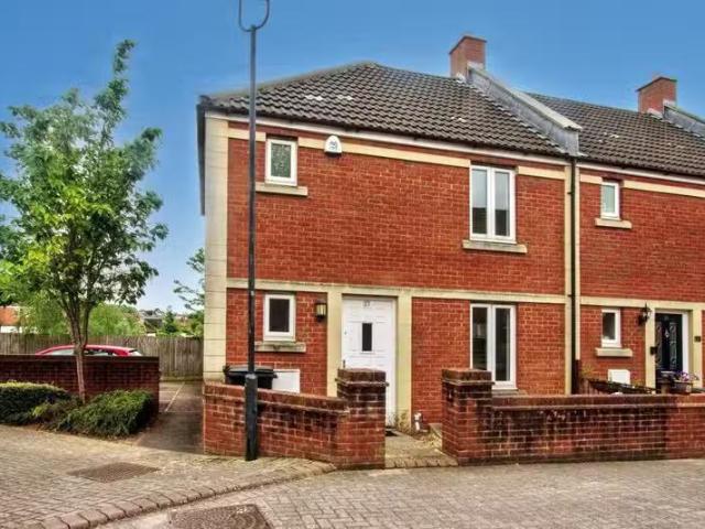 3 bedroom house for rent in Trubshaw Close, Horfield, Bristol.