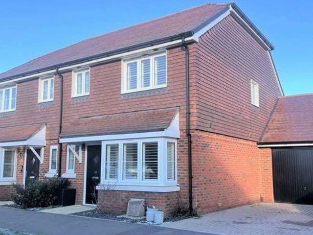 3 bedroom house for rent in Trefoil Road Hailsham BN27