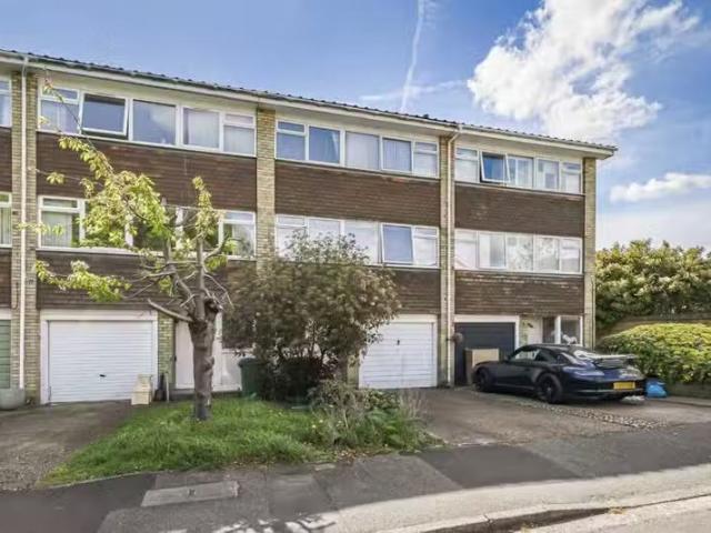 3 bedroom house for rent in Tufton Gardens, West Molesey, KT8