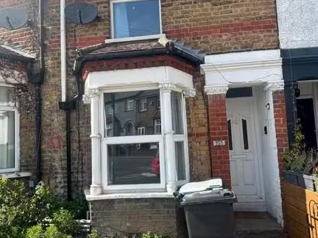 3 bedroom house for rent in Vale Road, Northfleet, Gravesend.