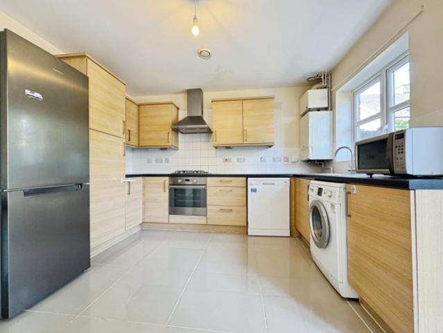 3 bedroom house for rent in Vales Place, CB4