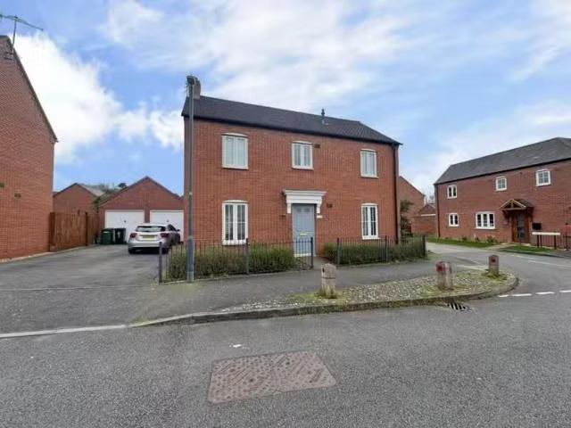 3 bedroom house for rent in Yeats Road, Stratford Upon Avon, C.