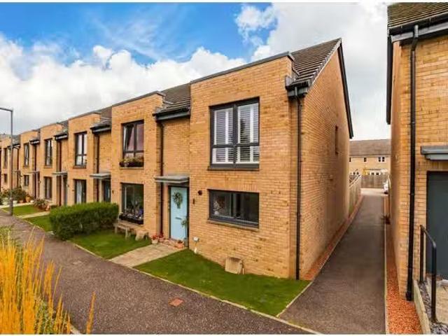 3 bedroom house for sale, 25 Killiecrankies Path, South Queens.