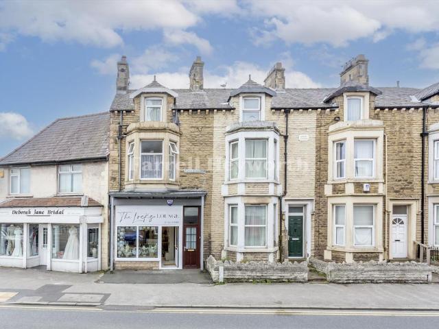 3 bedroom flat for sale