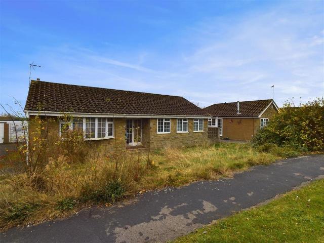 3 bedroom detached bungalow for sale