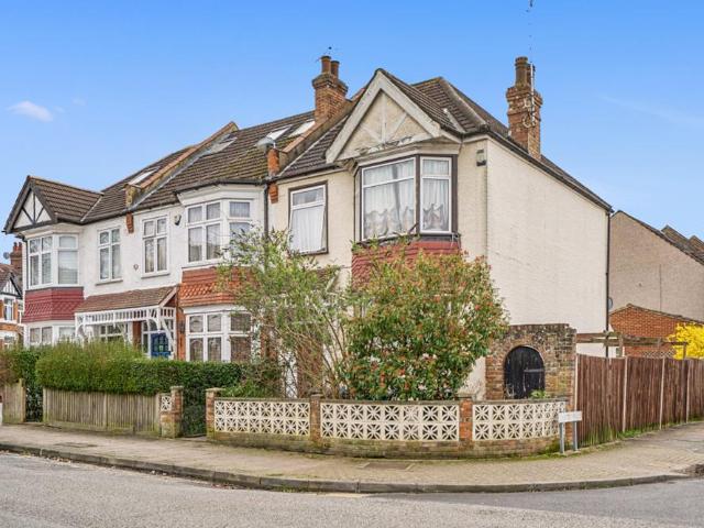 3 bedroom end of terrace house for sale