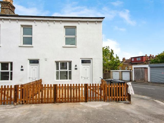3 bedroom maisonette for sale