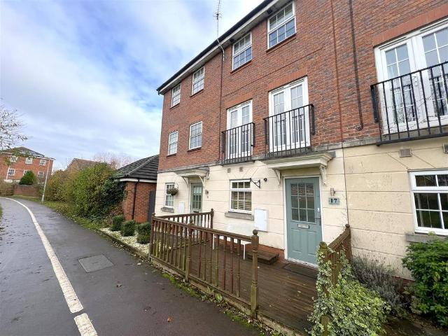 3 bedroom terraced house for sale