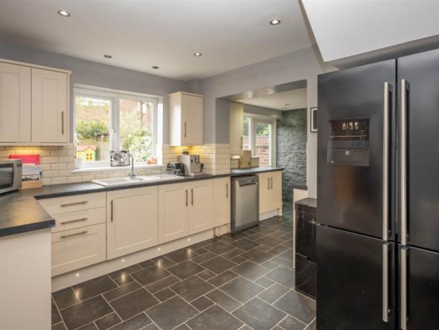 3 bedroom house for sale in Common Road, Ingrave, Brentwood, CM13