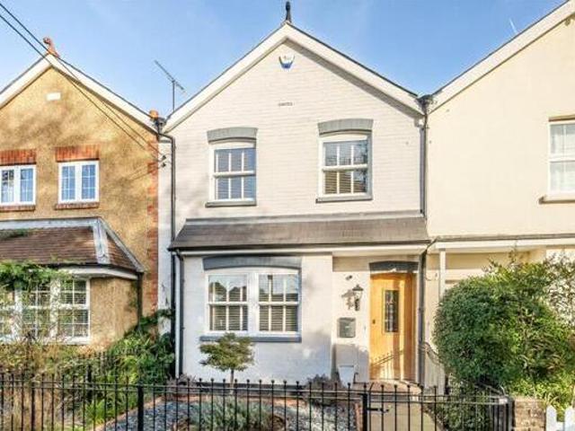 3 Bedroom House For Sale In Camberley, Surrey