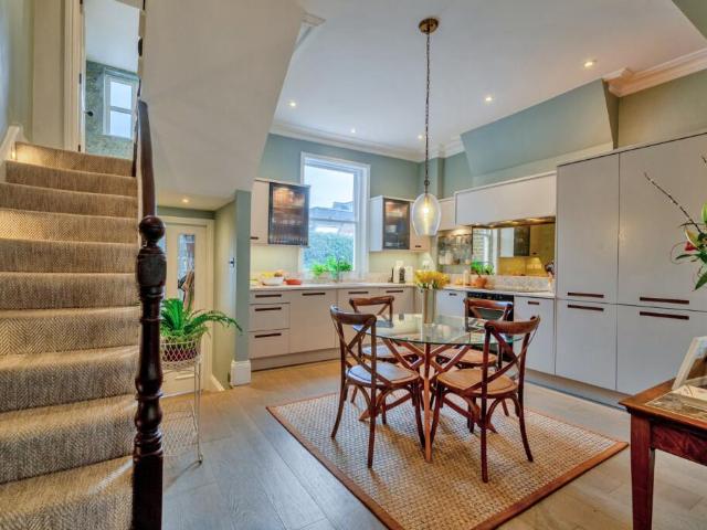 3 bedroom house for sale in Chesson Road, West Kensington, London, W14