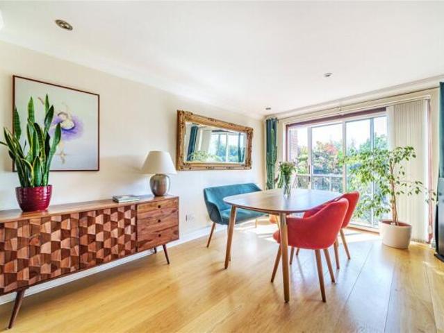 3 bedroom house for sale in Artington Walk, Guildford, GU2