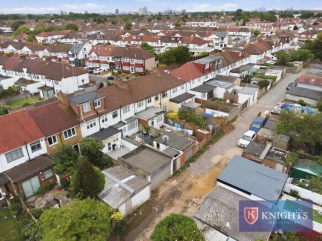 3 bedroom house for sale in Bexley Gardens, London, N9