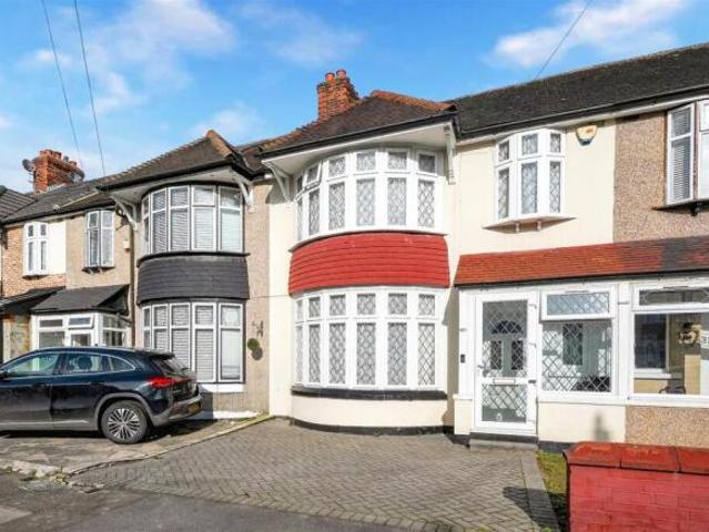 3 bedroom house for sale in Broadhurst Avenue, Seven Kings, IG3