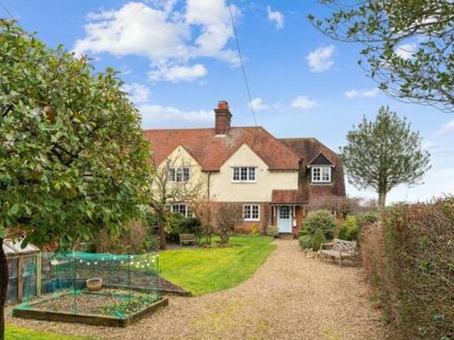 3 Bedroom House For Sale In Buckland Common, Tring