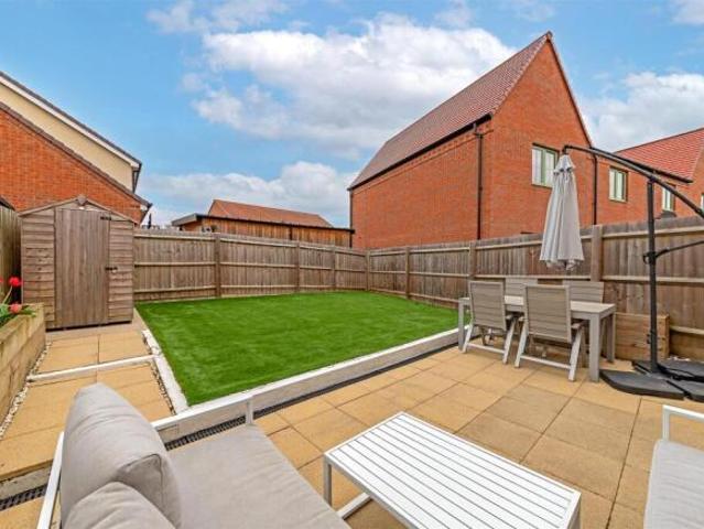 3 bedroom semi detached house for sale in Eagle Way, St. Albans, AL4