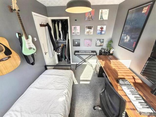 3 bedroom house for sale in Farmbrook, Luton, LU2