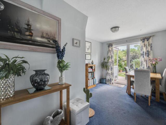 3 bedroom house for sale in Hodgson Gardens, Guildford, GU4