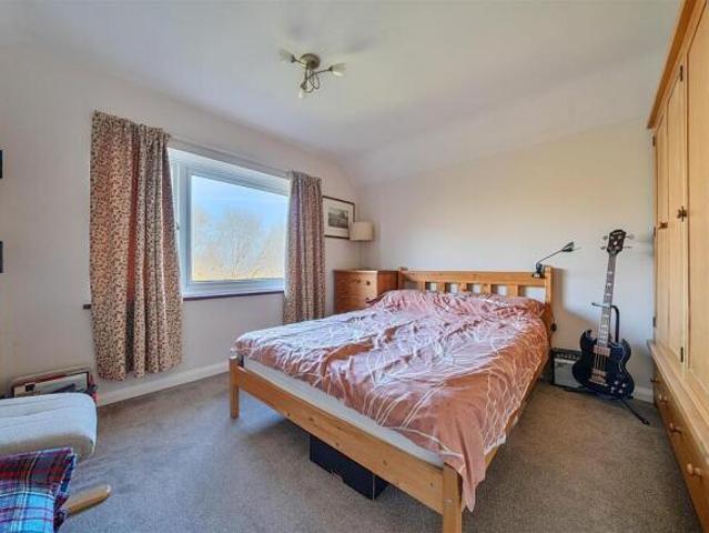 3 bedroom house for sale in High View Road, Guildford, GU2