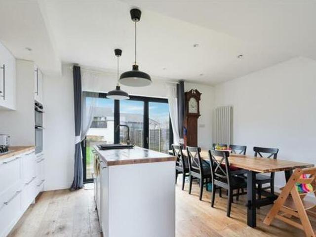 3 Bedroom House For Sale In Merstham, Surrey