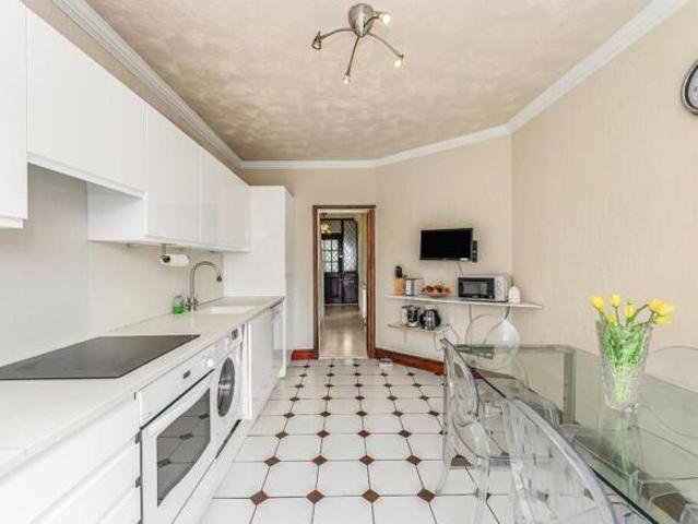 3 bedroom house for sale in New Road, Chingford, E4