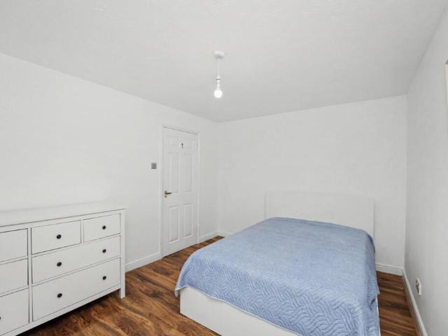 3 bedroom house for sale in Pritchett Close, Enfield, EN3