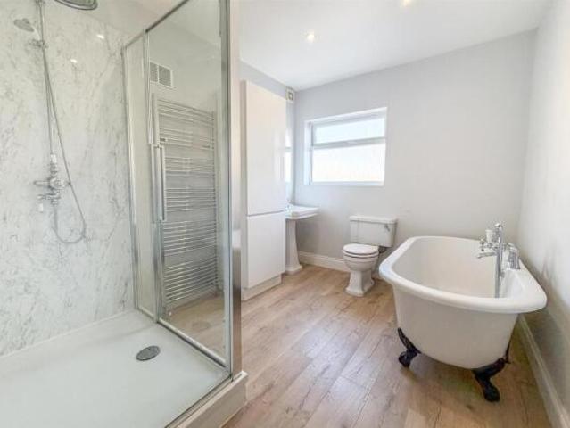 3 bedroom house for sale in Prospect Avenue, Rochester, ME2