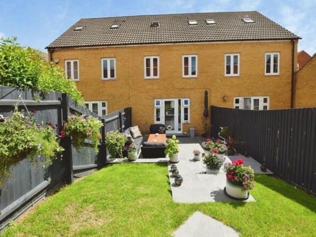3 bedroom house for sale in Ribston Close, Woodlands Park, Bedford, MK41