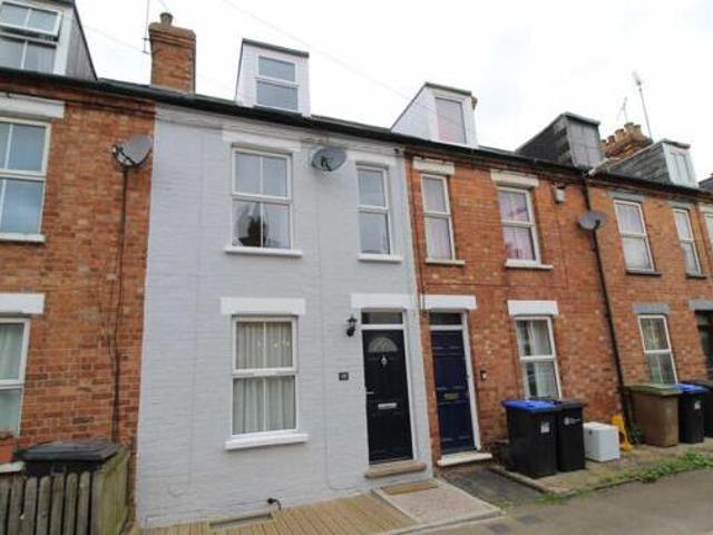 3 Bedroom House For Sale In Woodford Halse, Northamptonshire