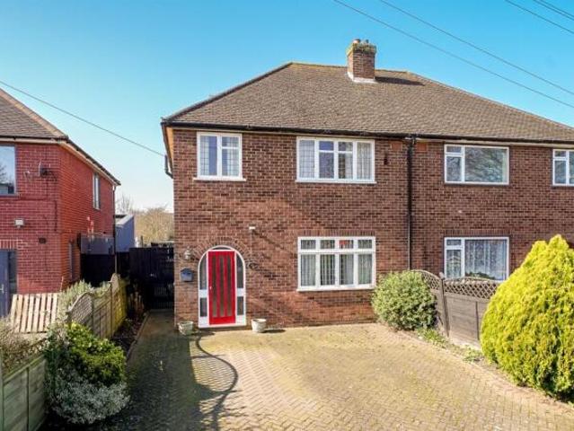 3 bedroom semi detached house for sale in Woodland Drive, St. Albans, AL4