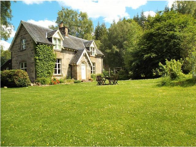 3 bedroom house for sale, Plodda Falls Lodge, Tomich, Cannich.