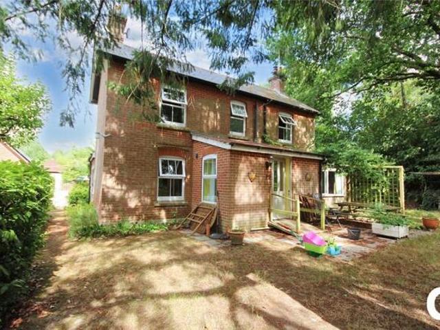 3 Bedroom House Fordingbridge Hampshire LS100733610