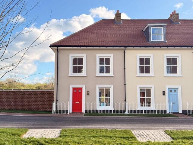 3 Bedroom House Fareham Hampshire LS100614973