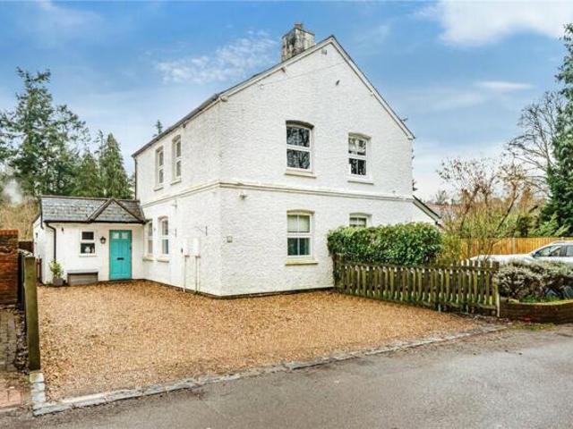 3 Bedroom House Farnham Surrey 100456780