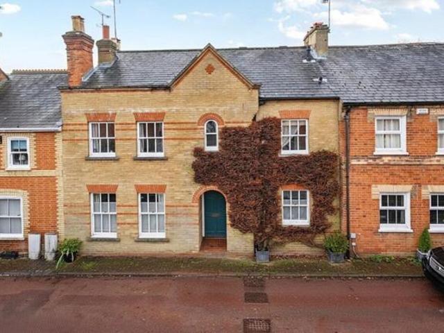 3 Bedroom House Farnham Surrey 101674855
