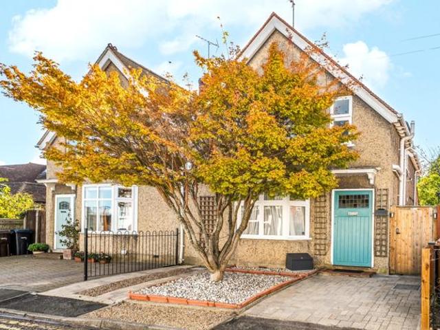 3 Bedroom House Farnham Surrey 98204998