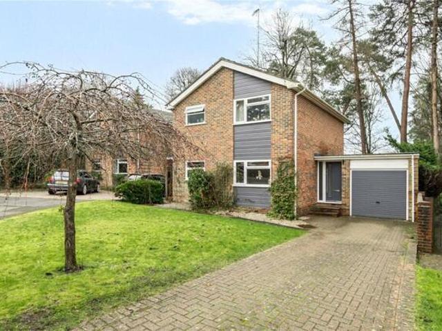3 Bedroom House Farnham Surrey 99986330